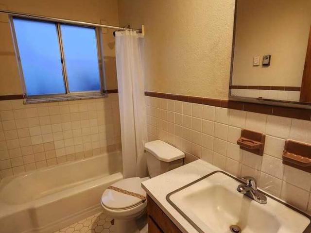 Renovated 2BR/Washer 2 Bedroom Apartment for Rent at 2415 2411, 2413, 2415 Charlestown Road, New Albany, IN 47150