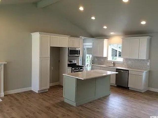 Renovated 5BD Home on 0.26 Acres in Holladay