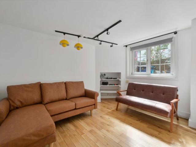 Renovated 6 Dbl House & Garden in Aldgate East