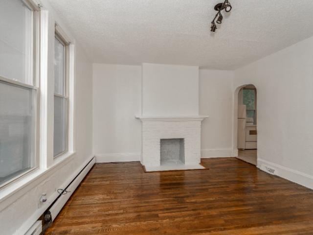 Renovated _Bedroom near Edgewater Beach