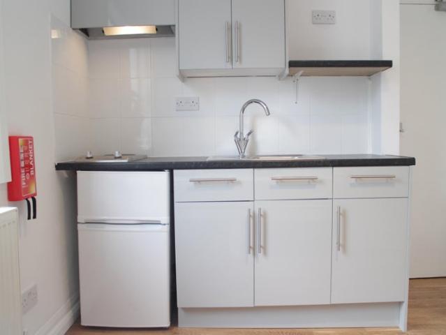 Renovated Double Bedsit in Clondon