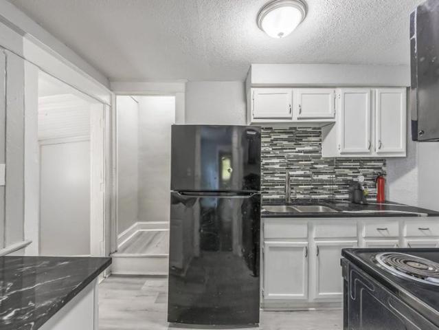 Renovated Duplex with PatioPorch to relax!