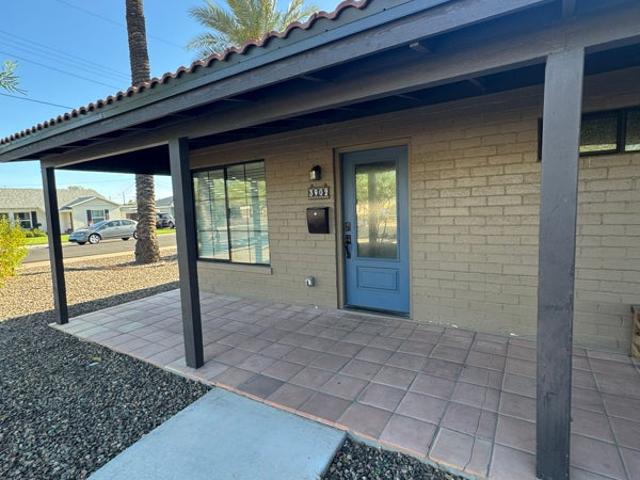 Renovated Duplex with ParkingFenced Yardand Charmi