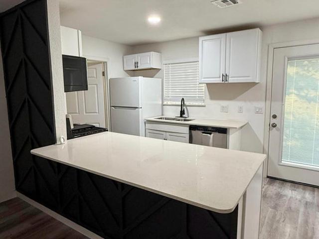 Renovated East Austin Rooms for Rent | No MoveIn