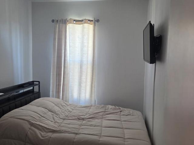 Renovated & Furnished Room near Eastern Pkwy
