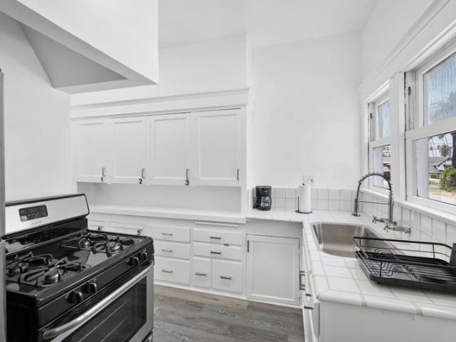 Renovated, furnished rooms w central location!