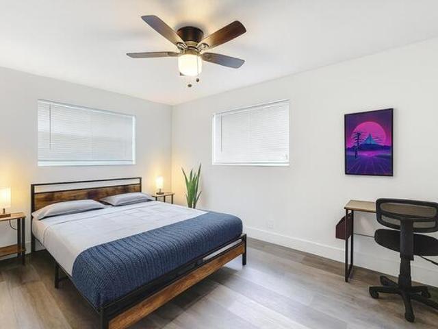 Renovated Home Close to Public Transport Smart TVs FREE Washer/Dryer! Near the Beach