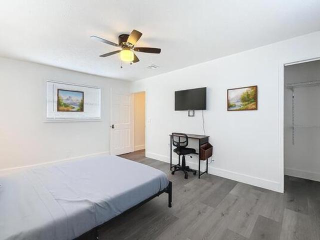 Renovated Home Close to Public Transport Smart TVs FREE Washer/Dryer! Near the Beach