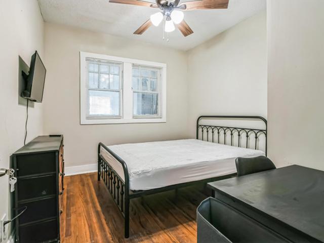 Renovated Home Close to Public Transport Smart TVs FREE Washer/Dryer!