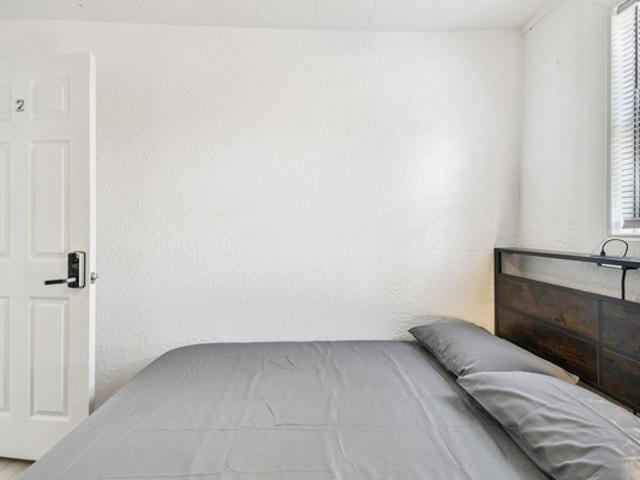 Renovated Home Close to Public Transport Smart TVs FREE Washer/Dryer!