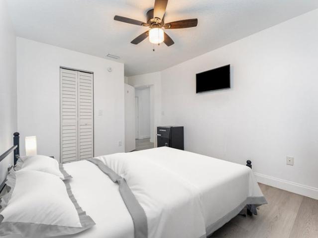 Renovated Home Close to Public Transport  Smart