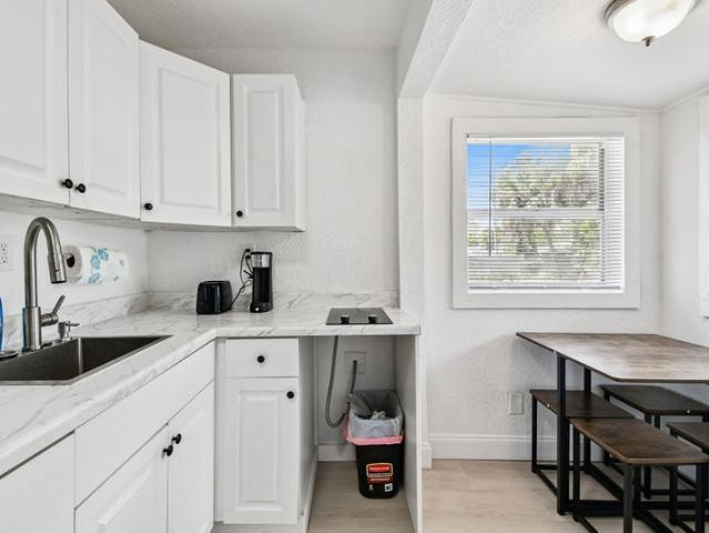 Renovated Home Close to Public Transport Smart