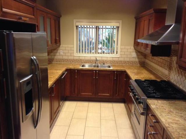 RENOVATED LARGE 3 BED/ 2.5 BA*SHORT TERM OK* LEASE TODAY!*GREAT LOCATION*PETS OK