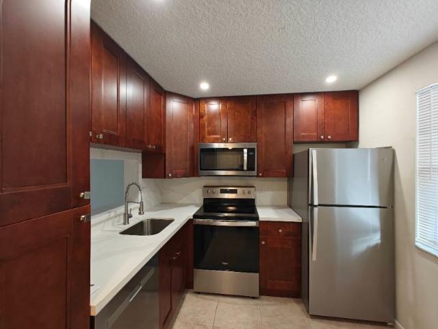 Renovated Modern.Pool ViewWasher DryerFitness Ce