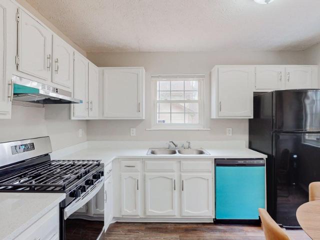 Renovated Stone Mountain Home | Backyard • Dining