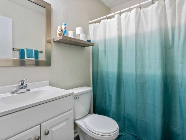 Renovated, Quiet 2 Bedroom in the Heart of GSO 2 Bedroom Apartment for Rent at 4228 United St, Greensboro, NC 27407 Highland Park