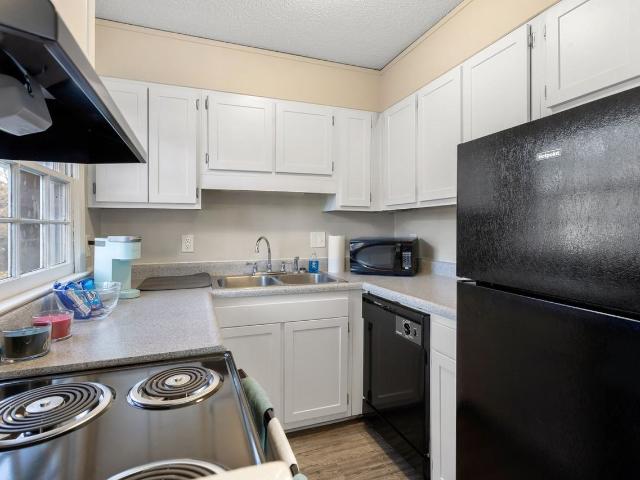 Renovated, Quiet 2 Bedroom in the Heart of GSO 2 Bedroom Apartment for Rent at 4228 United St, Greensboro, NC 27407 Highland Park