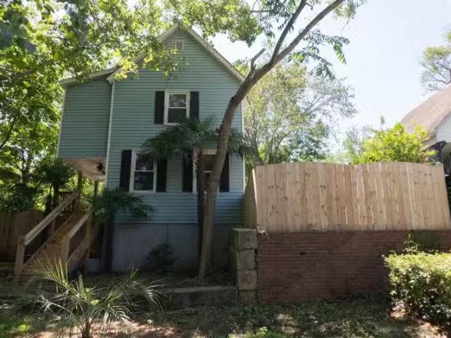 RENOVATED WEST COLUMBIA BEAUTY WITH UTILITIES! 308 Hudson St