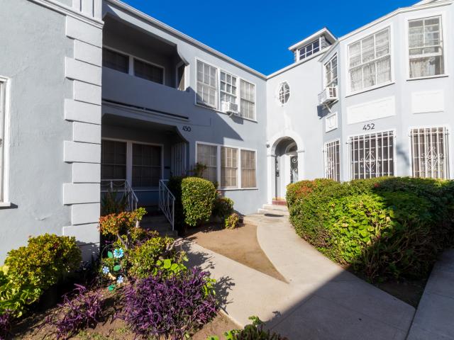 Renovated Upper 1 Bed / 1 Bath with Character + Garage Parking — Prime K Town