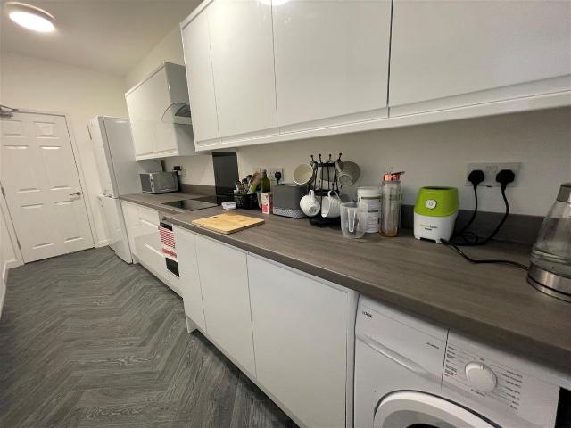 Renshaw Street, Burnley BB10, Room to rent, £433 pcm | PrimeLocation