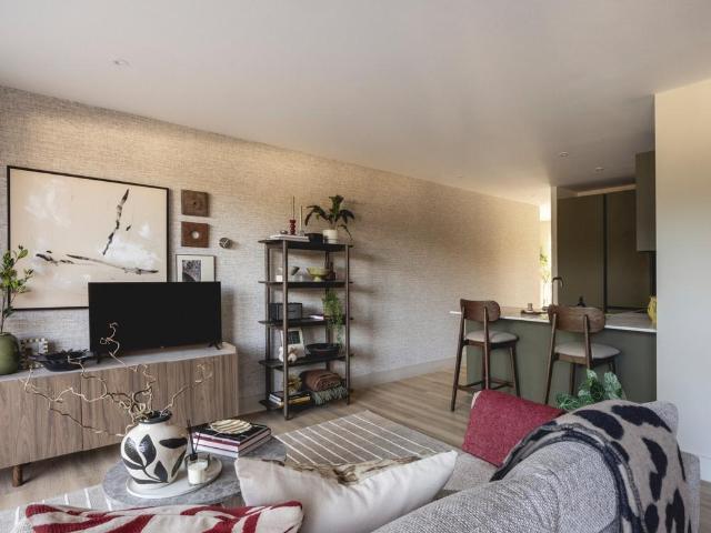 Renshaw's Yard, Staines TW18 1 bed flat to rent £1,630 pcm £376 pw