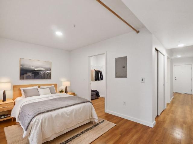 REO Flats 1 Bedroom Apartment for Rent at 1525 14th Ave, Seattle, WA 98122 Broadway
