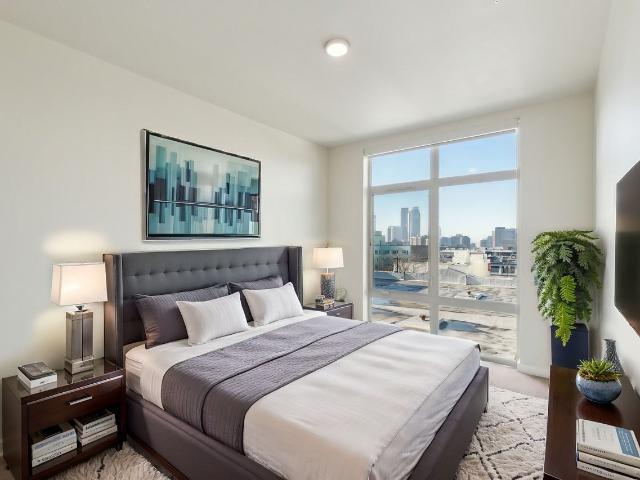REO Flats Studio Apartment for Rent at 1525 14th Ave, Seattle, WA 98122 Broadway