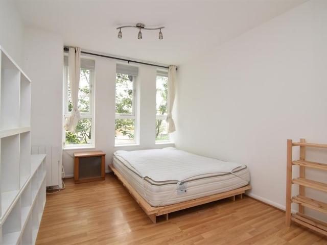 Reachview Close, London NW1 2 bed flat to rent £2,200 pcm £508 pw