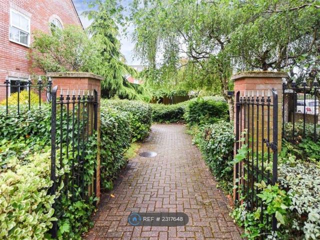 Reading Road, Farnborough GU14, 2 bed flat to rent, £1,470 pcm | PrimeLocation