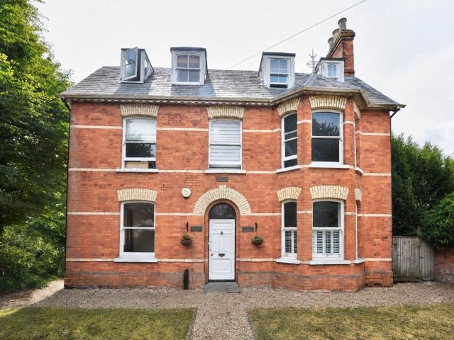 Reading Road, Henley On Thames RG9, 2 bed flat to rent, £2,000 pcm | PrimeLocation