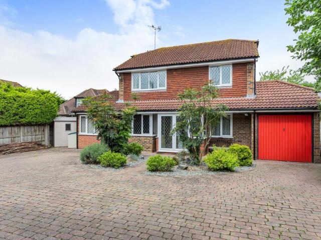 Reading Road, Winnersh, RG41 4 bed detached house to rent £2,700 pcm £623 pw