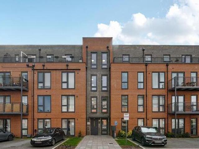 Reading Town Centre, Berkshire, 3 Bedroom Flat