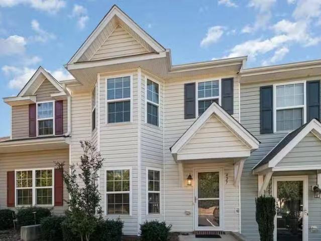 Ready for immediate occupancy! Explore this comfor 427 Mourni.