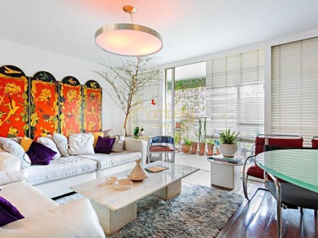 Real Parque! Charmoso apartamento à venda, com 170 m², ao lado da praça e em rua tranquila