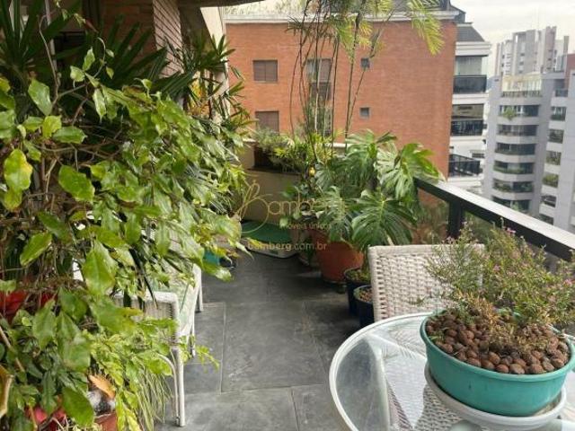 Real Parque, melhor quadrilátero, 226 m2 4 quartos/ 2 suítes, 4 vagas com depósito na garagem