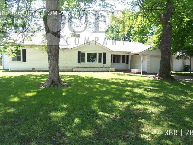 Really Nice 3 Bedroom, 1.5 Bath, 1 Car Garage Home Just South of Phelps Grove Park