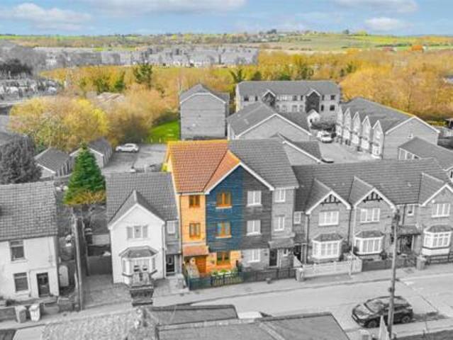 rear Parking Garage* Victoria Road, Stanford Le Hope, 4 Bedroom Town