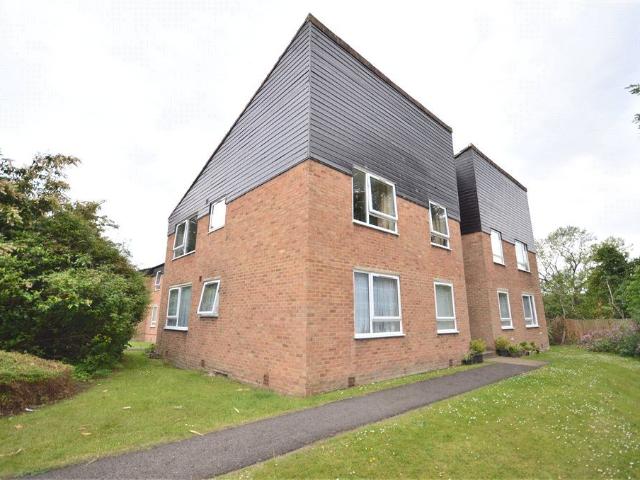 Rectory Close, Bracknell RG12, 2 bed flat to rent, £1,400 pcm | PrimeLocation