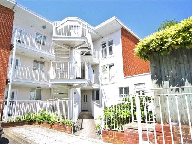 Rectory Court, Walnut Tree Close. 1 bed apartment to rent £1,475 pcm £340 pw