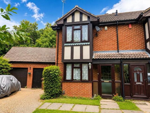 Rectory Gardens, Hatfield, AL10 3 bed semi detached house to rent £1,850 pcm £427 pw