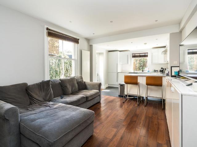 Rectory Grove, London SW4, 2 bed maisonette to rent, £2,500 pcm | PrimeLocation