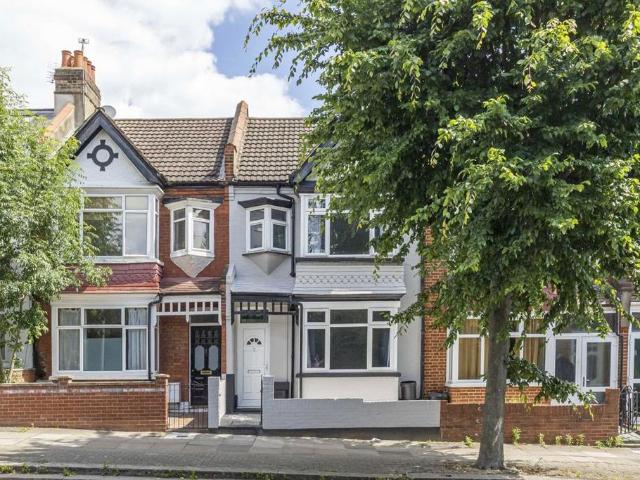 Rectory Lane, London SW17 3 bed house to rent £3,200 pcm £738 pw
