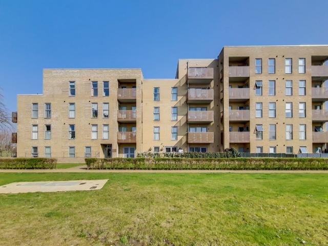 Rectory Park Avenue, Northolt UB5, 2 bed flat to rent, £1,850 pcm | PrimeLocation