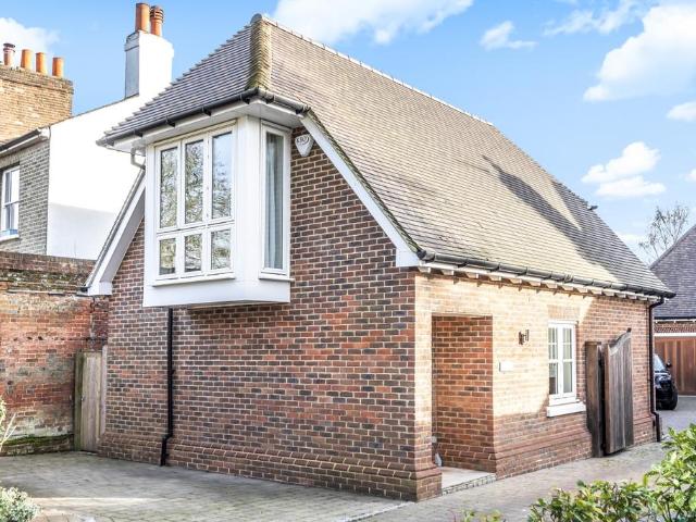 Rectory Place, Hawkwood Lane. 1 bed house to rent £1,815 pcm £419 pw