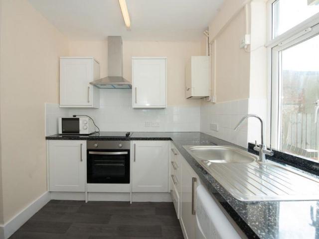Rectory Road 2 bed flat to rent £1,600 pcm £369 pw