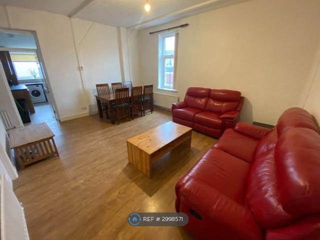 Rectory Road, Gateshead NE8, 4 bed flat to rent, £1,100 pcm | PrimeLocation