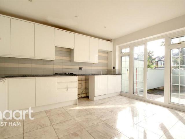 Rectory Road, E12 3 bed terraced house to rent £2,400 pcm £554 pw