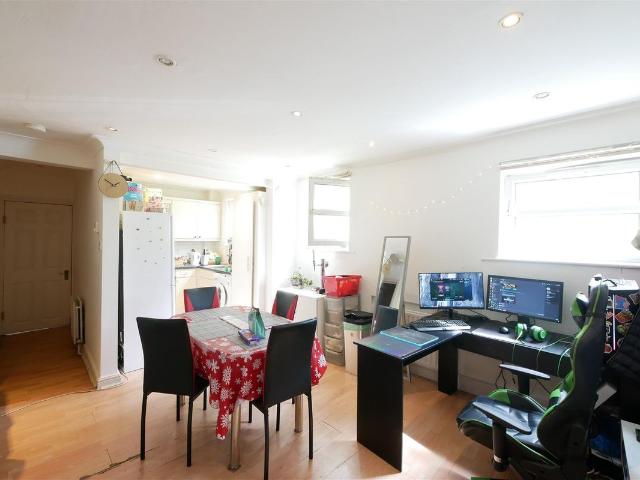 Rectory Road, Stoke Newington N16, 2 bed flat to rent, £2,500 pcm | PrimeLocation