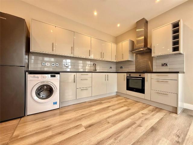 Rectory Road, Wokingham, Berkshire RG40, 2 bed flat to rent, £1,500 pcm | PrimeLocation