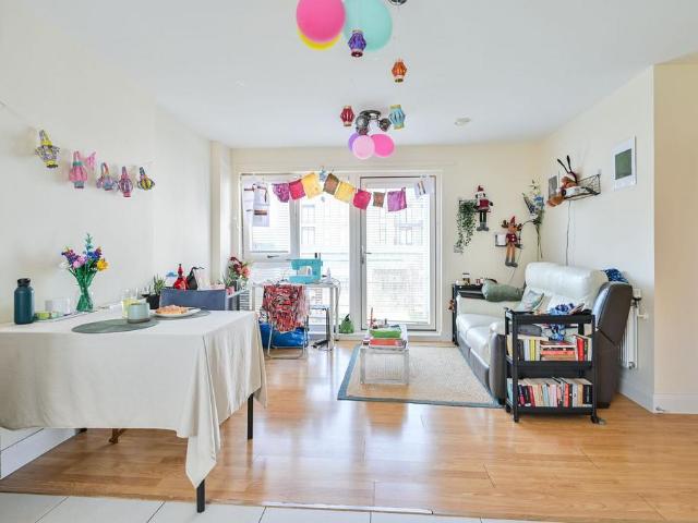 Reculver Road, South Bermondsey. 2 bed flat to rent £2,300 pcm £531 pw